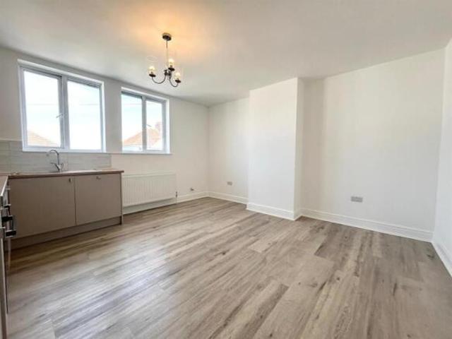 2 bedroom flat for rent in Bloomfield Road, Bristol, BS4