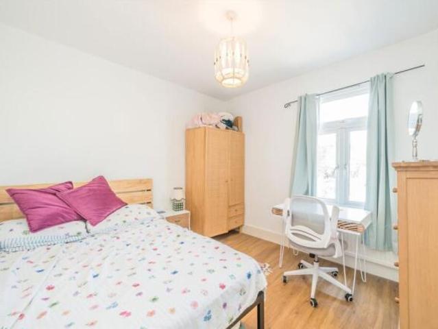 2 bedroom house for rent in Brook Road, St Margarets, TW1