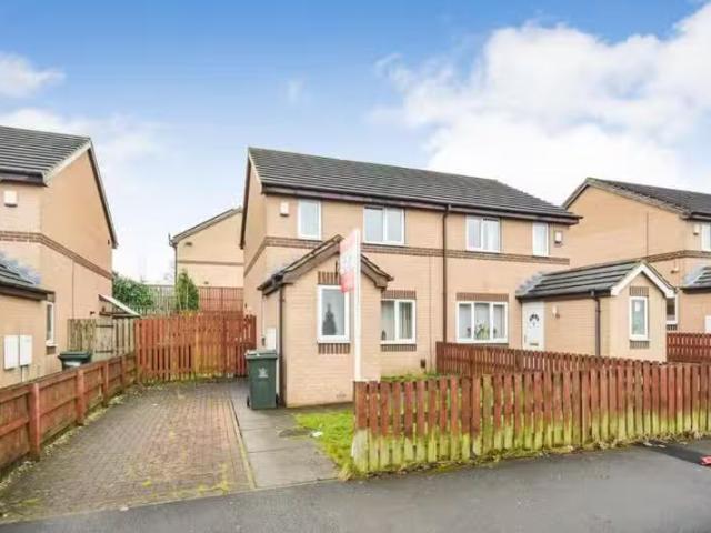 2 bedroom house for rent in Burnham Avenue, Bradford, BD4 6JH.