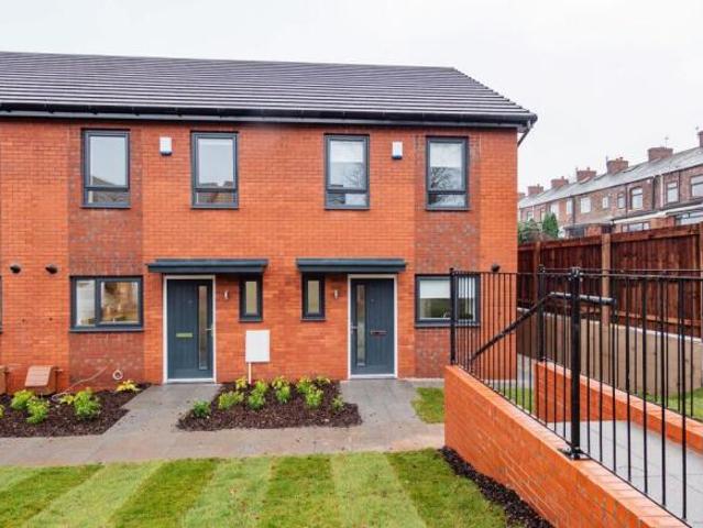 2 bedroom house for rent in Galloway Drive, Manchester, M12