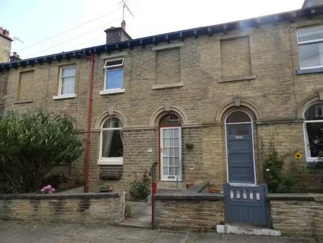 2 bedroom house for rent in George Street, Shipley, West Yorks.