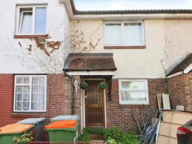 2 bedroom house for rent in Giralda Close, London, E16