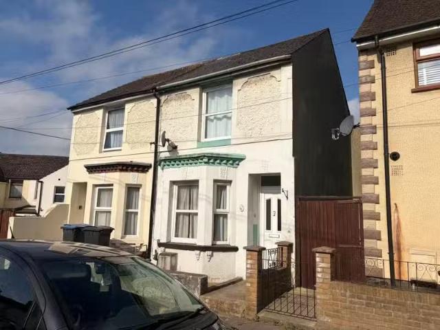 2 bedroom house for rent in Glenfield Road, Dover, CT16