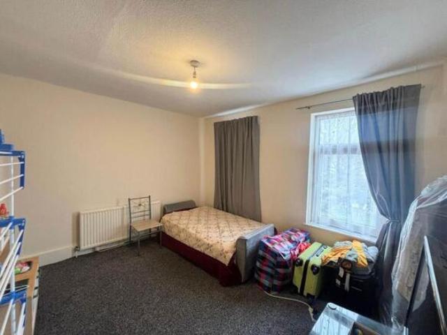 2 bedroom house for rent in Green Lane, Ilford, IG1