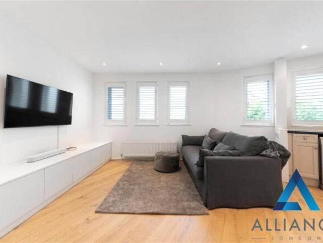 2 bedroom house for rent in Douthwaite Square, London, E1W