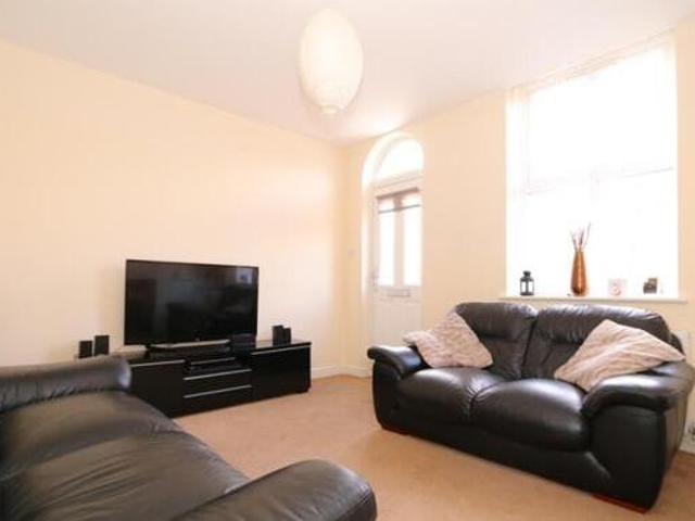 2 Bedroom House For Rent In Denton, Manchester