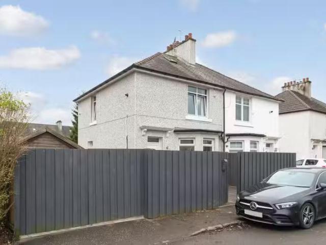 2 bedroom house for rent in Drumoyne Square, Glasgow, G51 4BG.