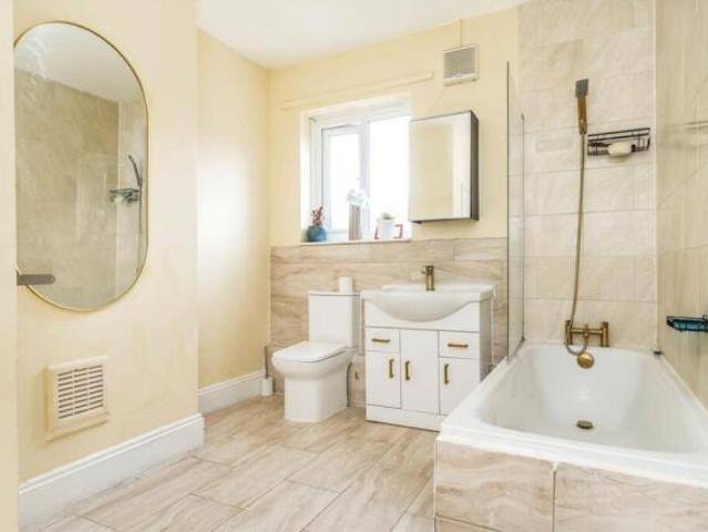 2 bedroom house for rent in Durham Road, Canning Town, E16
