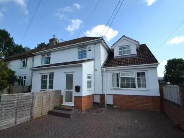 2 bedroom house for rent in Easton Road, Pill, BS20