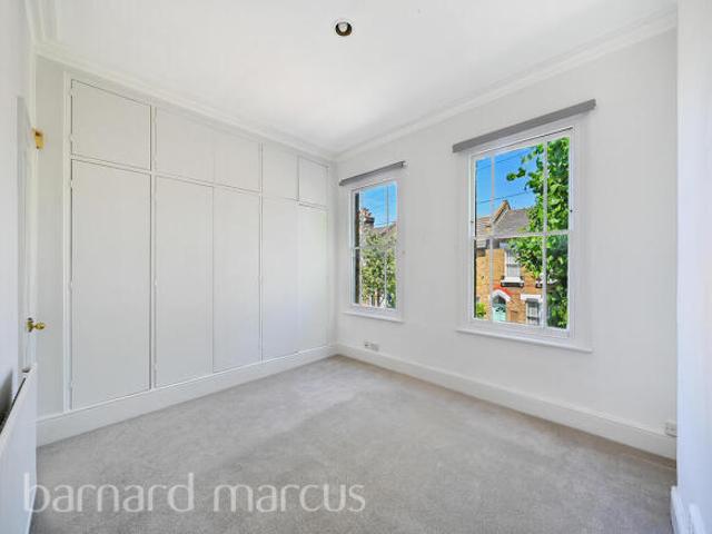2 bedroom house for rent in Elsley Road, SW11