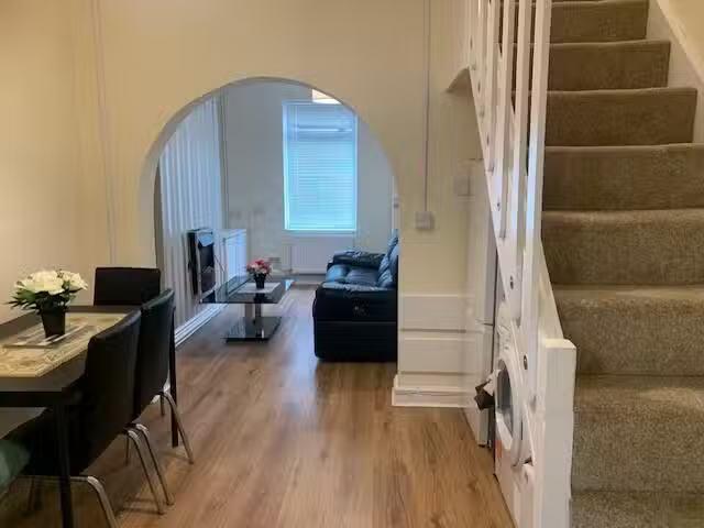 2 bedroom house for rent in Kearsley Street L4