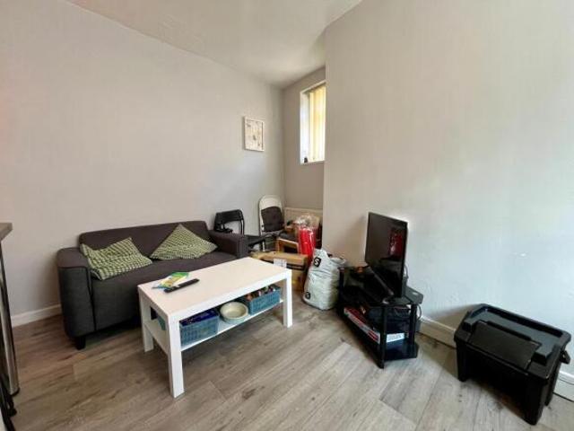 2 bedroom house for rent in Kelsall Road, LEEDS, LS6