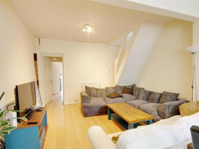 2 bedroom house for rent in Holness Road, Stratford, London, E15