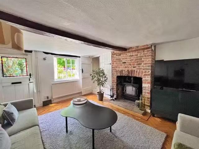 2 bedroom house for rent in Hatching Green Cottages, Hatching.