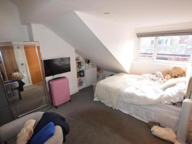 2 bedroom house for rent in Harold Place, Leeds, LS6