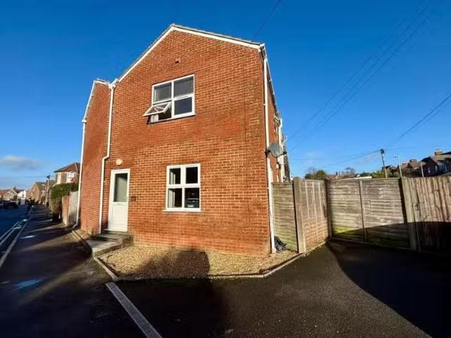 2 bedroom house for rent in Heckford Road, Poole, BH15