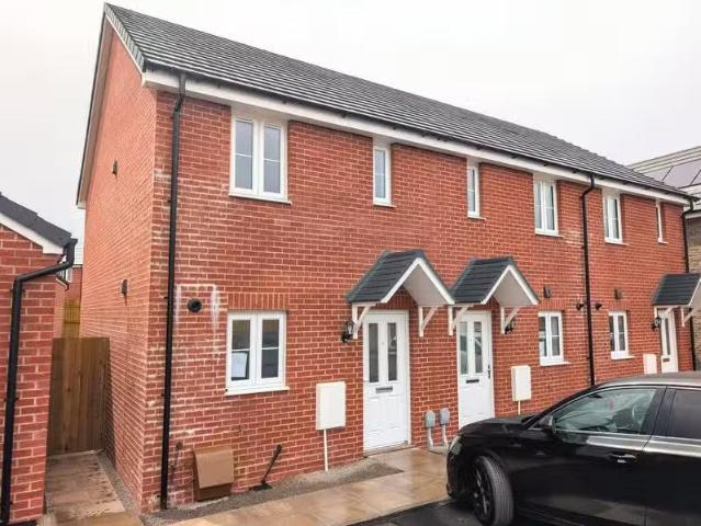 2 bedroom house for rent in Heol Y Llygoden, Llanilid, PONTYCL.