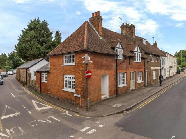 2 bedroom house for rent in High Street, Redbourn, St. Albans.