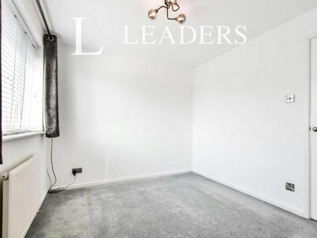 2 bedroom house for rent in Oakley Close, M40