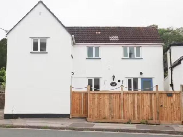 2 bedroom house for rent in Old Church Road, Clevedon, BS21