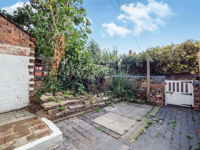2 bedroom house for rent in Laurie Avenue, Nottingham, NG7