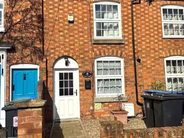 2 bedroom house for rent in Main Street, Tiddington, Stratford.