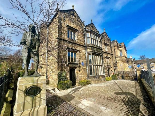 2 bedroom house for rent in Manor Square, Otley, LS21