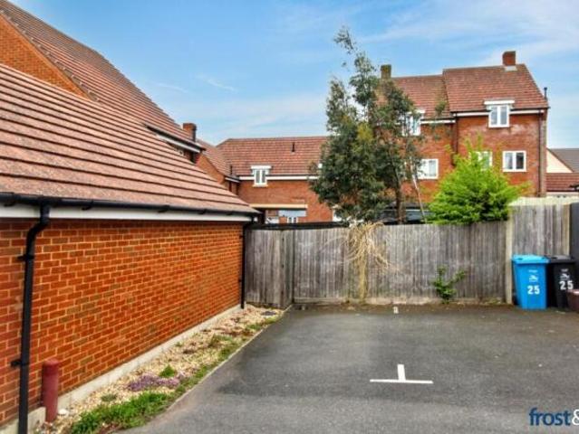 2 bedroom house for rent in Mannock Way, Poole, BH17