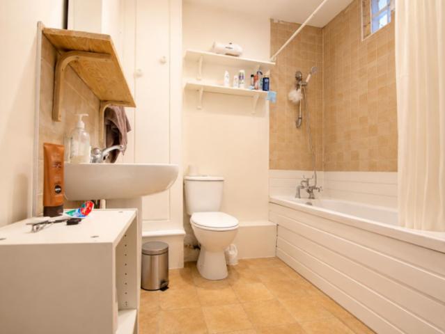 2 bedroom house for rent in Mile End Road, London, E1