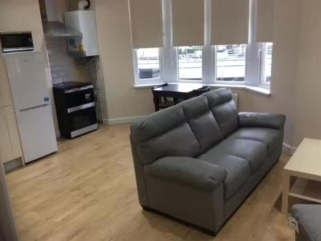 2 bedroom house for rent in North Road, Cardiff, CF14