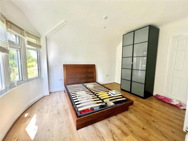 2 bedroom house for rent in North Western Avenue, Watford, Hertfordshire, WD25