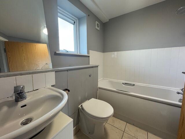 2 bedroom house for rent in Sandhills Avenue, Hamilton, LEICESTER, LE5