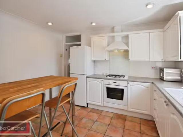 2 bedroom house for rent in Shelford Road, Trumpington, CB2 9L.