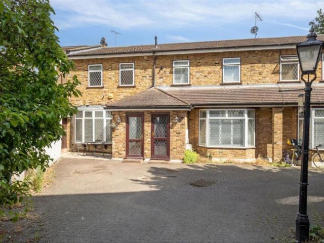 2 bedroom house for rent in Spooners Mews, Acton, W3