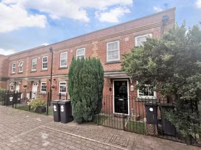 2 bedroom house for rent in St Georges Drive, Wallisdown, BH11