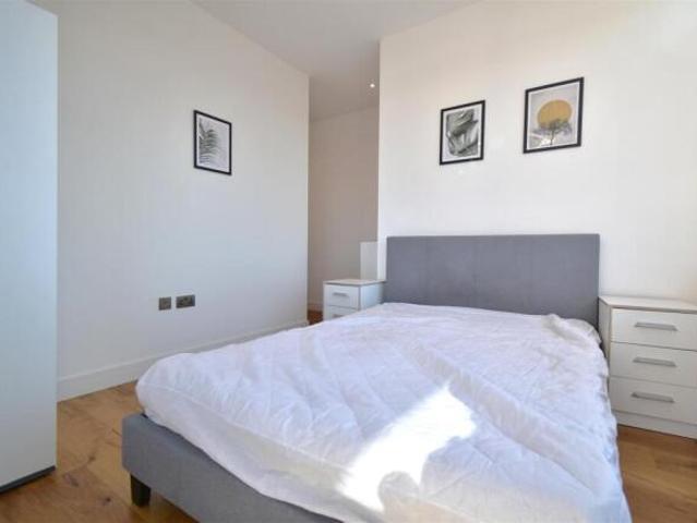 2 bedroom house for rent in Stoke Road, Slough, SL2