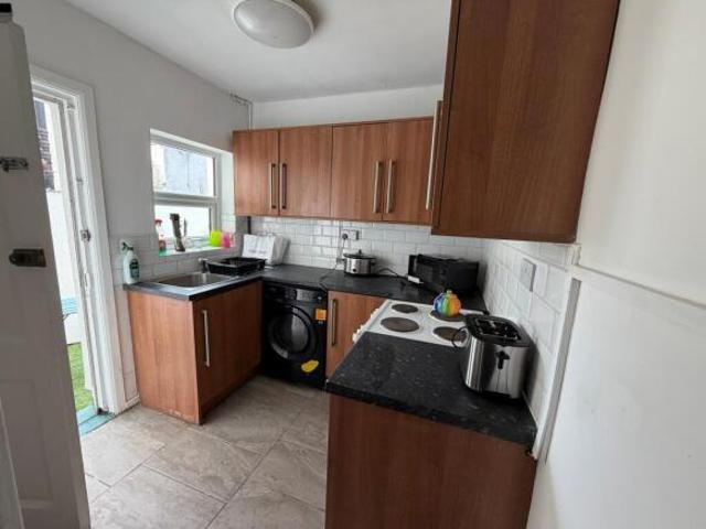 2 bedroom house for rent in Pansy Street, L5
