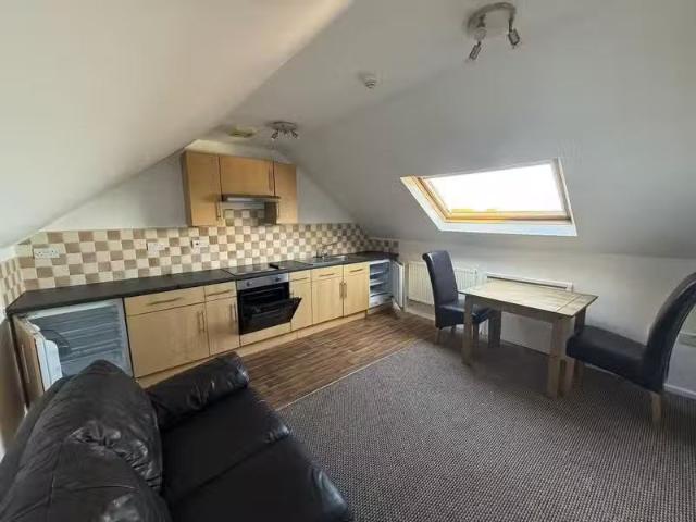 2 bedroom house for rent in Penarth Road, Grangetown, Cardiff.
