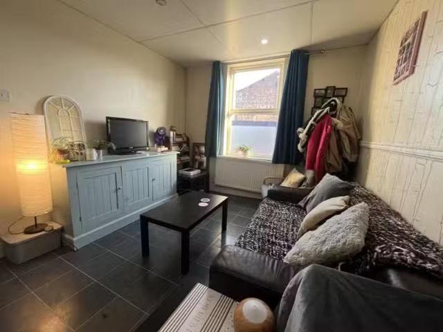 2 bedroom house for rent in Picton Road, Liverpool, L15