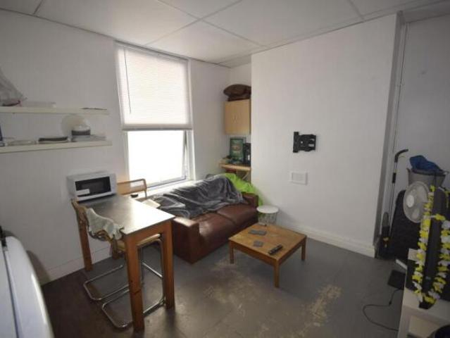 2 bedroom house for rent in Picton Road, Liverpool, L15