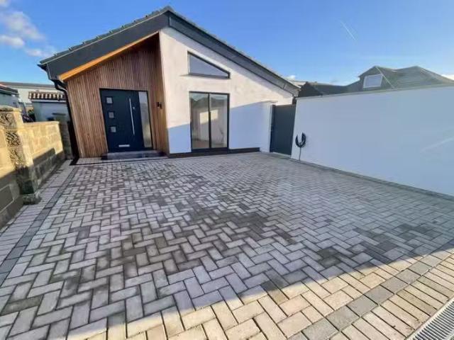 2 bedroom house for rent in Piddinghoe Avenue, BN10