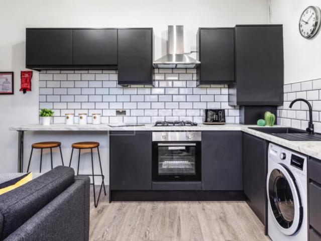 2 bedroom house for rent in Queens Road, Leeds, LS6