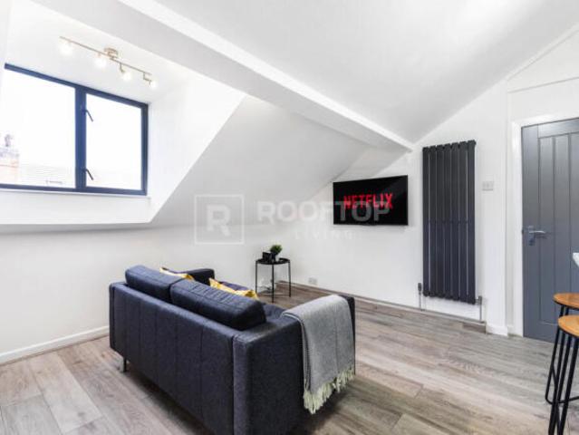 2 bedroom house for rent in Queens Road, Leeds, LS6