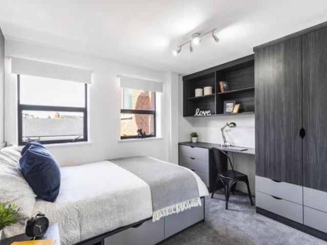 2 bedroom house for rent in Queens Road, Leeds, LS6