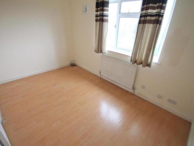2 bedroom house for rent in Repton Close, LU3
