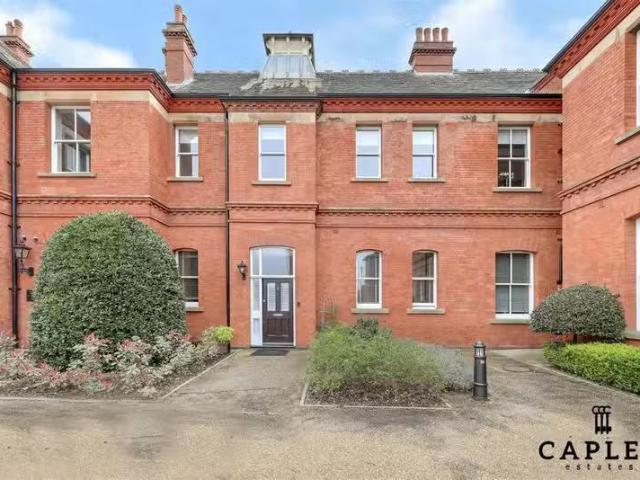 2 bedroom house for rent in Richmond Drive, Woodford Green, IG8