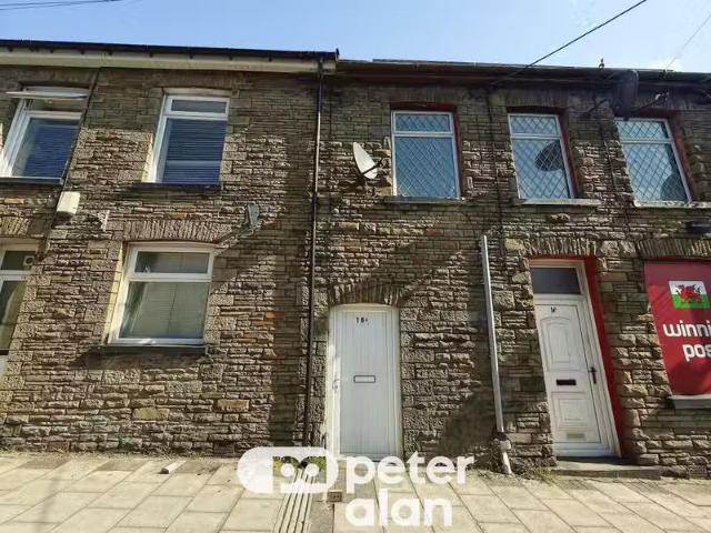 2 bedroom house for rent in Waunrhydd Road, Tonyrefail, CF39