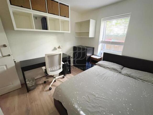 2 bedroom house for rent in Wallwood Street, London, E14