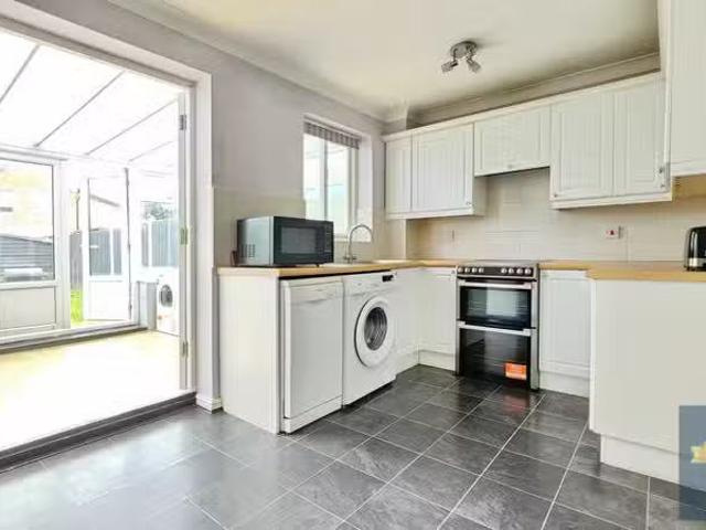 2 bedroom house for rent in Weymouth Close, Martello Bay, CO15