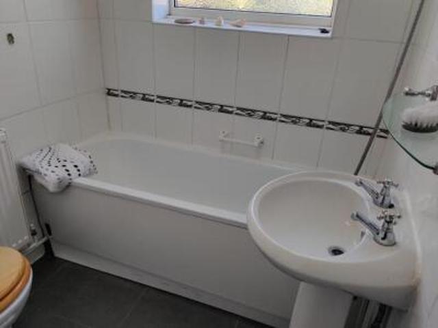 2 bedroom house for rent in Webster Road, Rainham, ME8